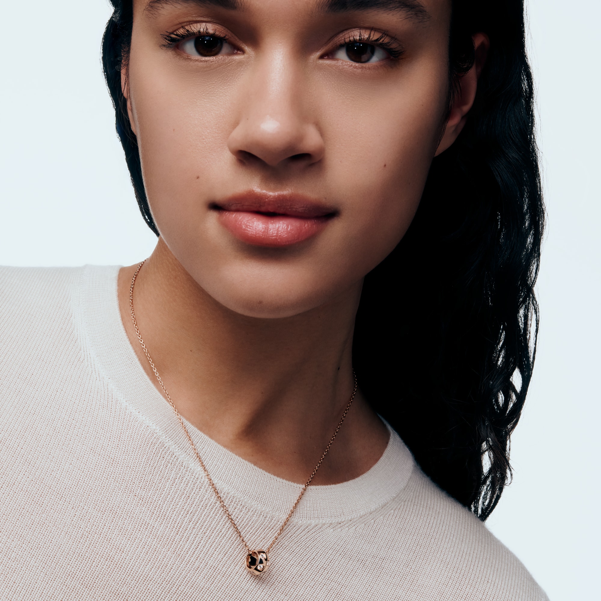 Collier pendentif Le Damier de Louis Vuitton, or rose et diamants ...